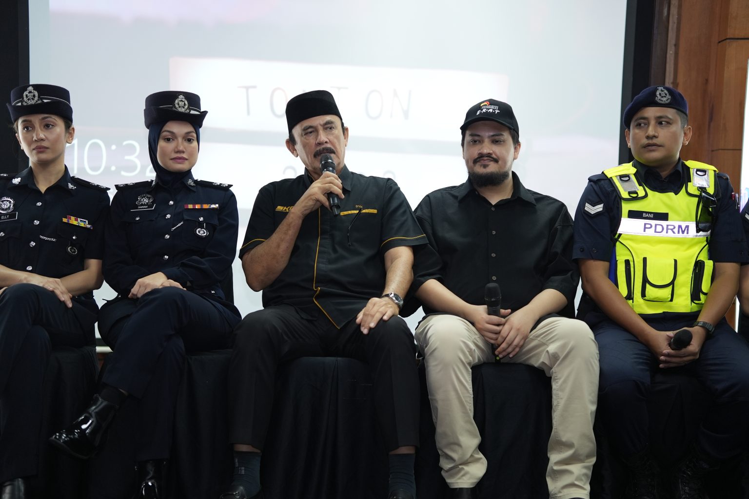 Shah Iskandar Dan Puteri Sarah Wajah Baharu Polis Peronda Di Jalan Raya ...