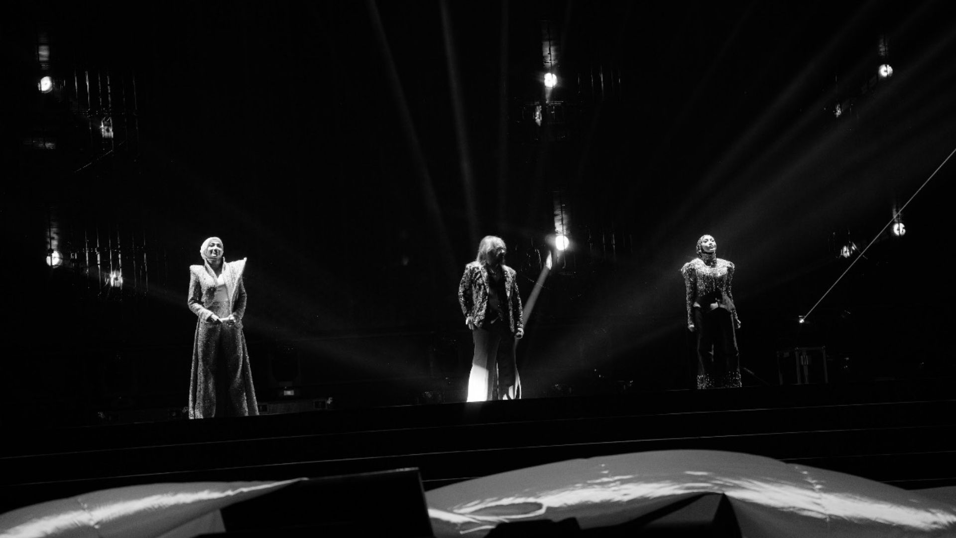 Ulasan Konsert: Sembilu The Reunion Satukan Awie, Ziana & Erra! 10,000 ...